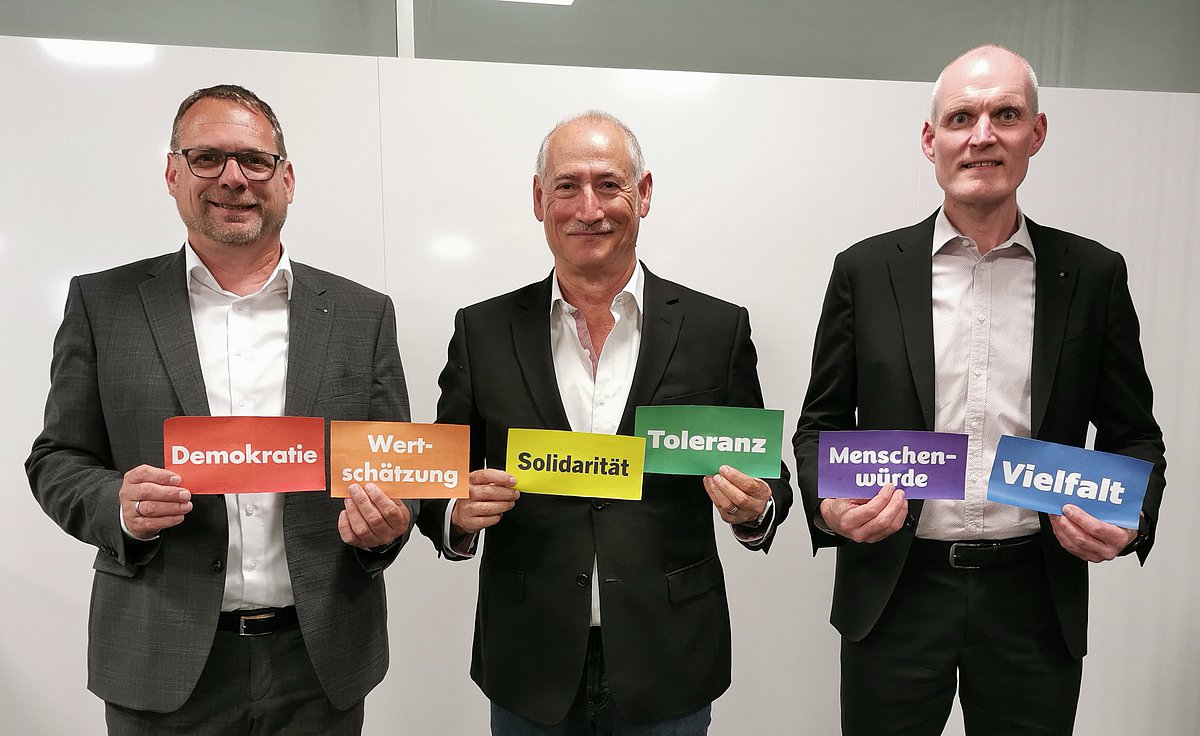 AOK-Bezirksrat setzt Zeichen für Toleranz und Vielfalt | Presse | AOK ...